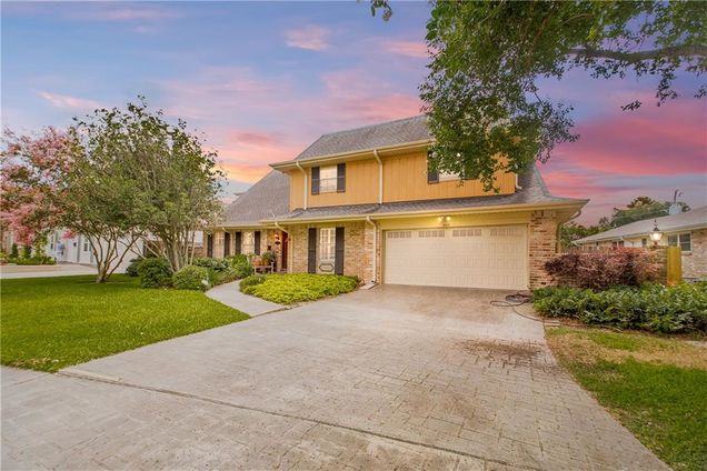 5025 Bissonet Dr, Metairie, LA 70003 | Estately 🧡 | MLS# 2346817
