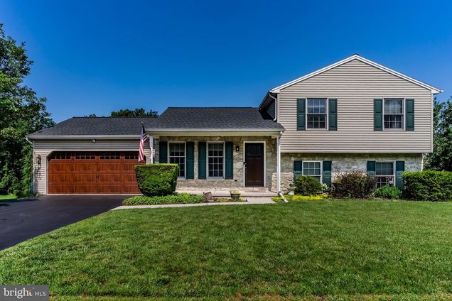 335 Lamp Post Ln, ETTERS, PA 17319 | Estately 🧡 | MLS# PAYK2082838