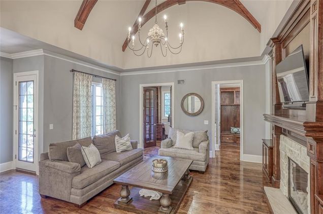 7065 NW Scenic Dr, Parkville, MO 64152 | Estately 🧡 | MLS# 2395905