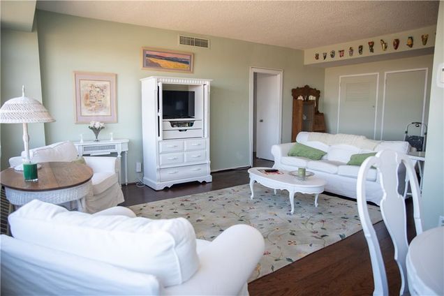 333 W Meyer Blvd #912, Kansas City, MO 64113 | Estately 🧡 | MLS# 2429370