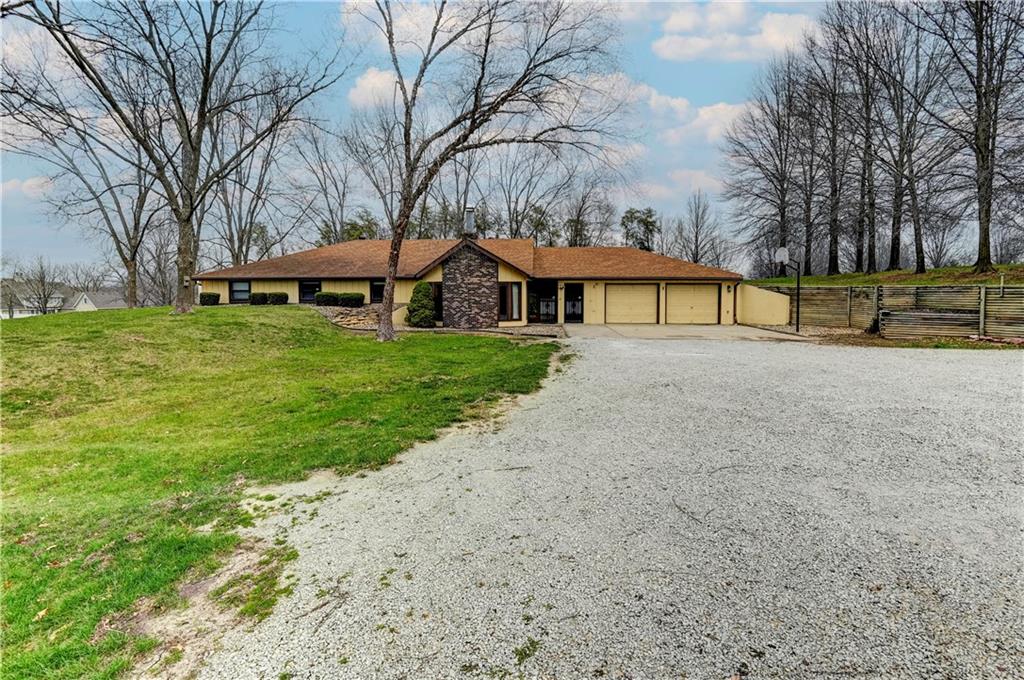 11712 Fishing River Rd, Liberty, MO 64068 | Estately 🧡 | MLS# 2477566