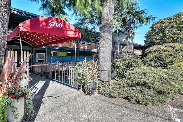 3200 W Commodore Way #110, Seattle, WA 98199 | Estately 🧡 | MLS# 1729371