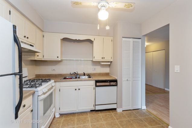 6670 S Brainard Ave #311, Countryside, IL 60525 | Estately 🧡 | MLS ...