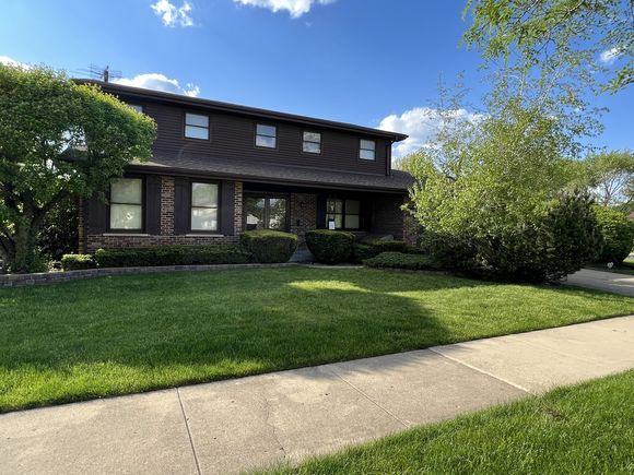 1836 E Crabtree Dr, Arlington Heights, IL 60004 | Estately 🧡 | MLS ...