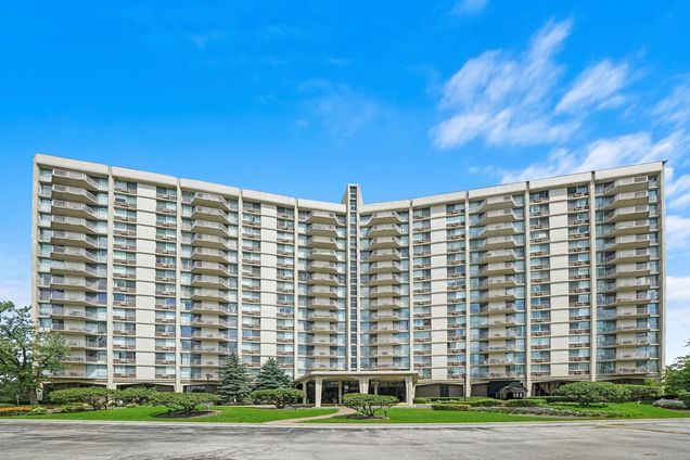 40 N Tower Rd #11A, Oak Brook, IL 60523 | Estately 🧡 | MLS# 11612801