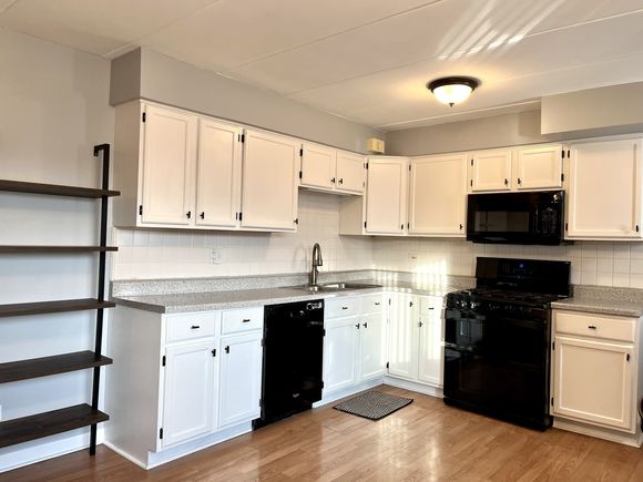 6150 S Kensington Ave #102, Countryside, IL 60525 | Estately 🧡 | MLS ...