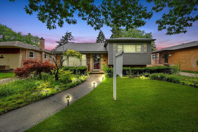 10028 Minnick Ave, Oak Lawn, IL 60453 | Estately 🧡 | MLS# 11847754