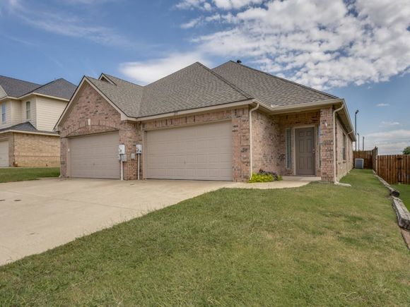 211 Irick Ct, Aubrey, TX 76227 | Estately 🧡 | MLS# 21068229