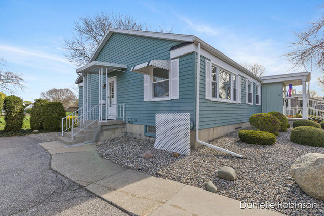 961 Village Ln, Jenison, MI 49428 | Estately 🧡 | MLS# 24018123
