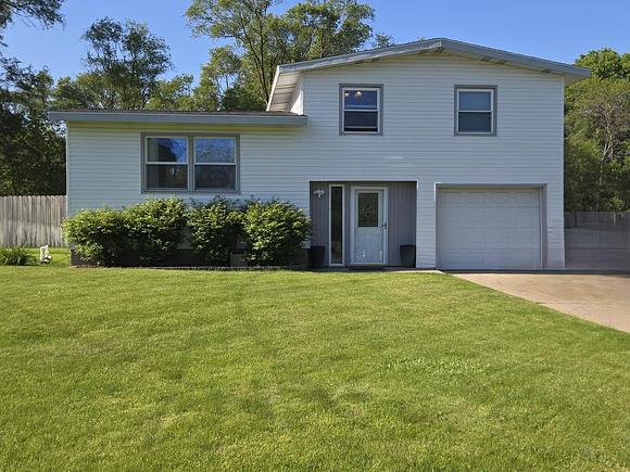 1852 Oak Park Dr, Muskegon, MI 49442 | Estately 🧡 | MLS# 26025681