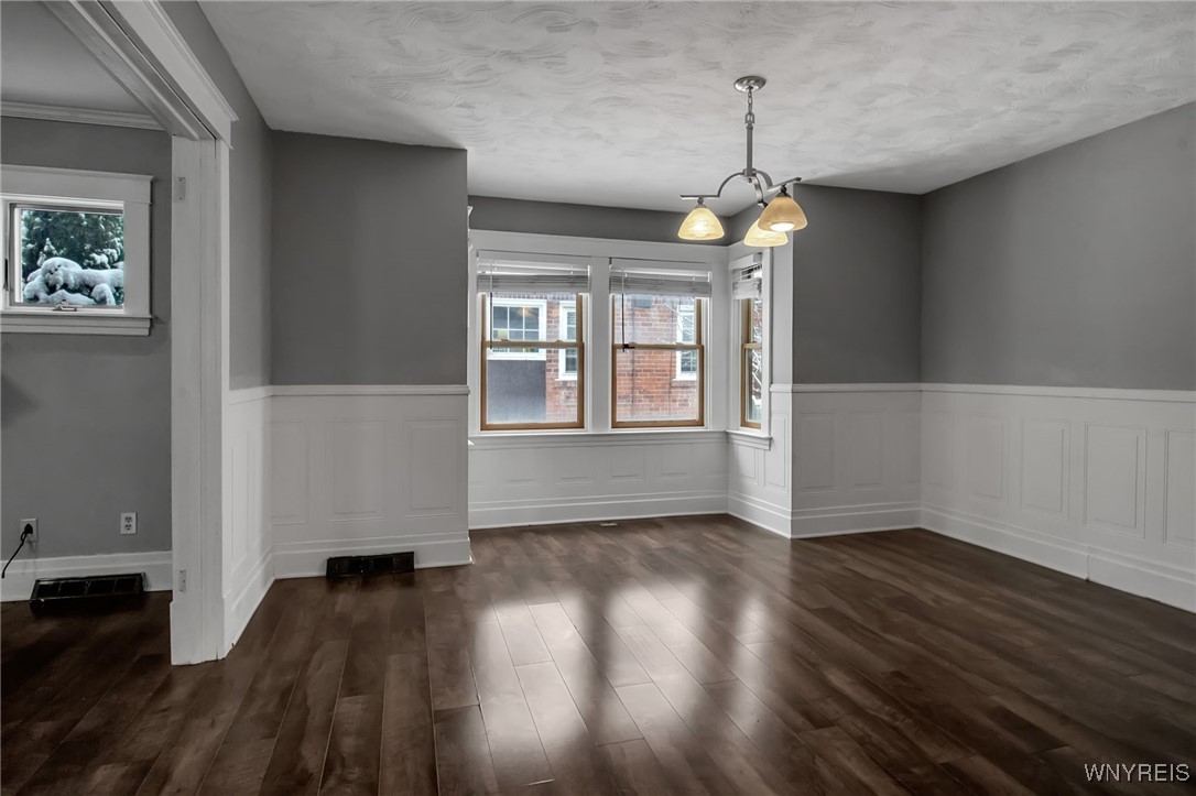 4214 Washington St, Niagara Falls, NY 14305 | Estately 🧡 | MLS# B1652055