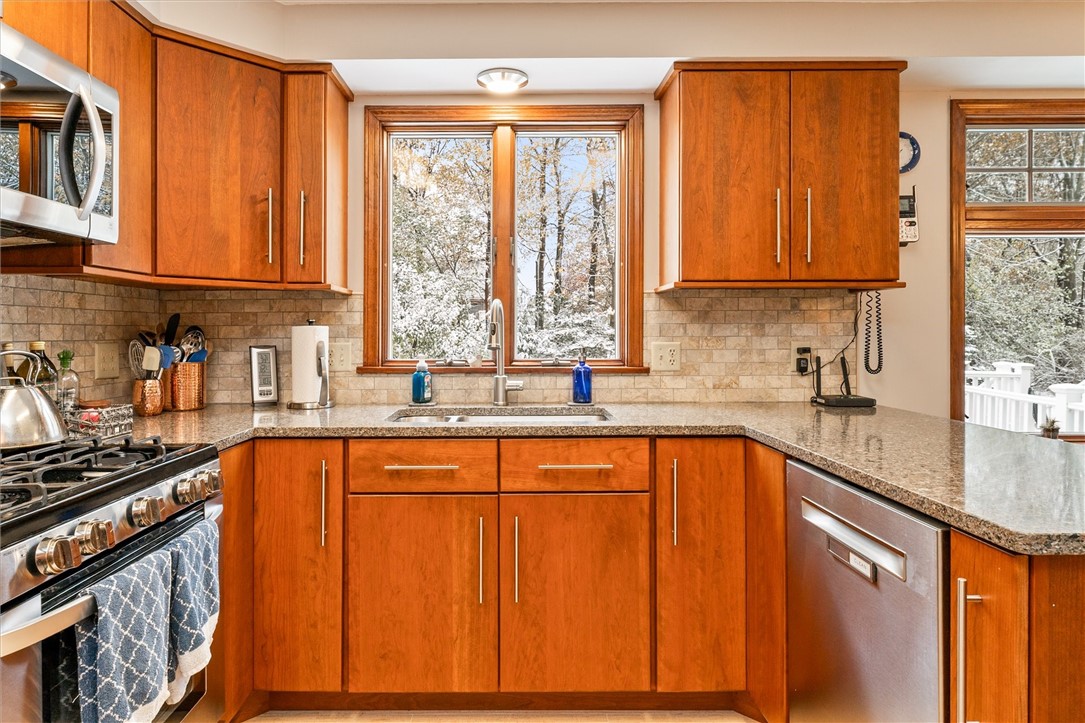 11 Tree Top Ln, Henrietta, NY 14586 | Estately 🧡 | MLS# R1648522