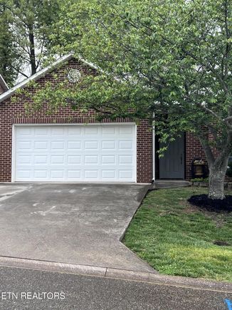 2495 Glen Meadow Rd Rd, Knoxville, TN 37909 | Estately 🧡 | MLS# 1260771