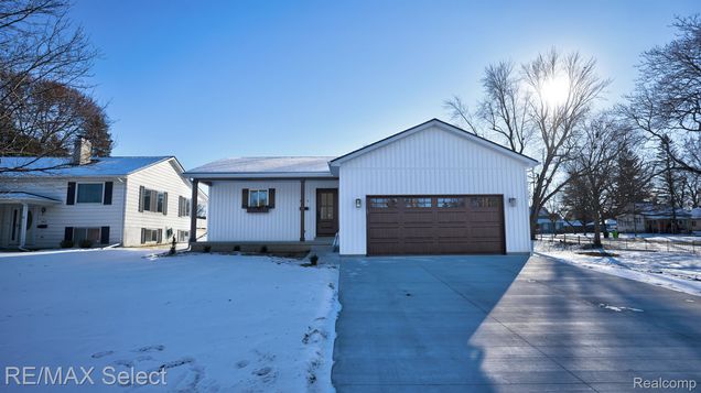 410 3rd St, Fenton, MI 48430 | Estately 🧡 | MLS# 20250002111