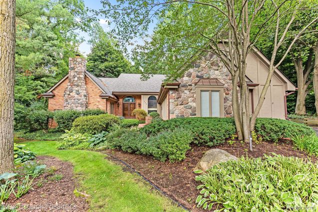 249 Norcliff, Bloomfield Twp, MI 48302 | Estately 🧡 | MLS# 20250010073