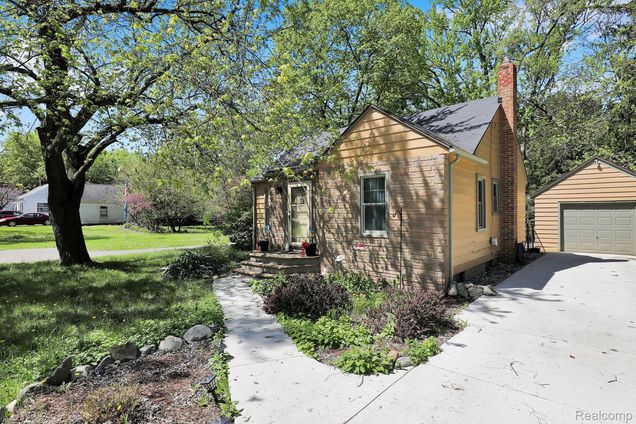 1001 N Waverly Rd, Delta Twp, MI 48917 | Estately 🧡 | MLS# 20250033269