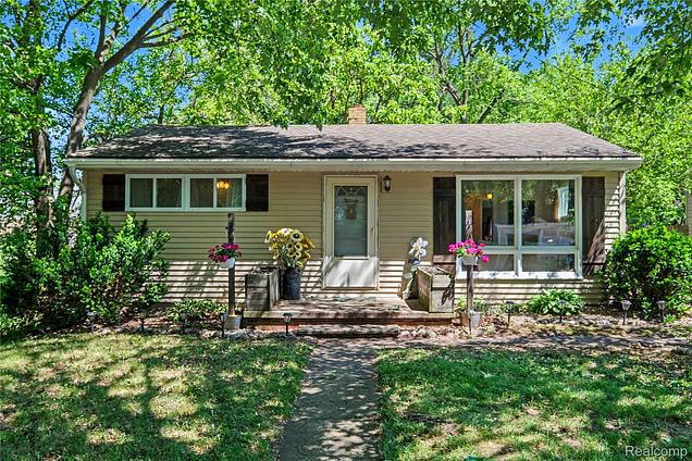 204 W Monroe St, Durand, MI 48429 | Estately 🧡 | MLS# 20261038895