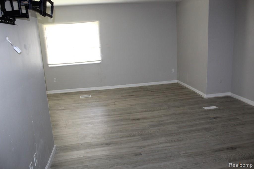 25974 Powers Ave, Dearborn Heights, MI 48125 | Estately 🧡 | MLS ...