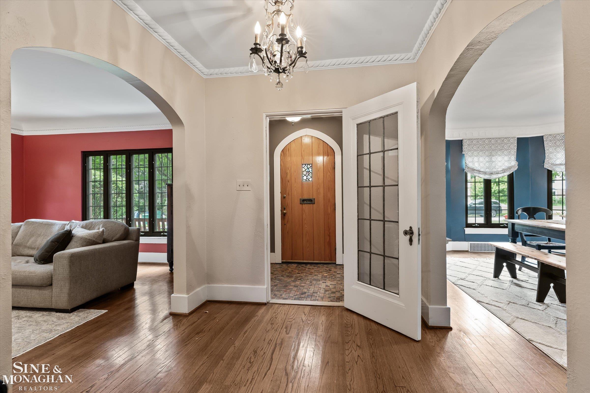 542 Lakepointe St, Grosse Pointe Park, MI 48236 | Estately 🧡 | MLS ...