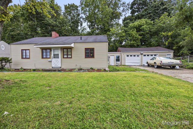 902 Palmer Ave, Kalamazoo, MI 49001 | Estately 🧡 | MLS# 65024017813