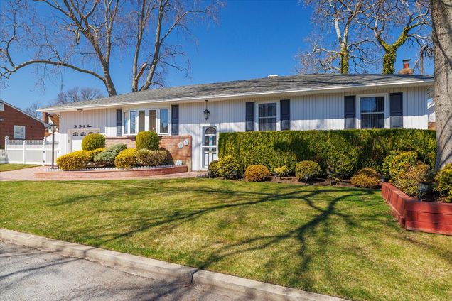 1027 Elizabeth St, Baldwin Harbor, NY 11510 | Estately 🧡 | MLS# 842494