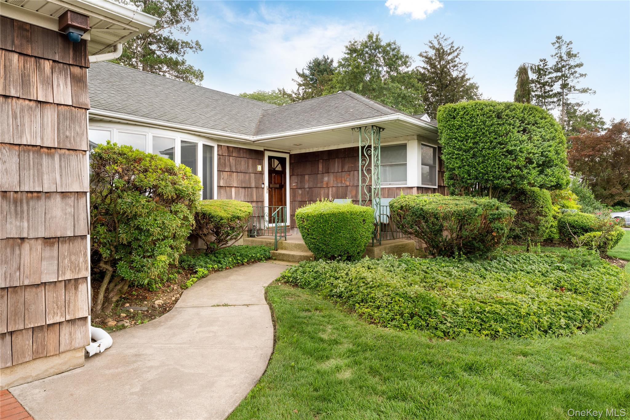 9 Eaton Rd, Syosset, NY 11791 | Estately 🧡 | MLS# 904886