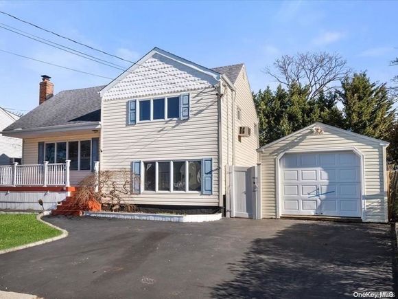 9 Crown St, North Babylon, NY 11703 | Estately 🧡 | MLS# L3529678