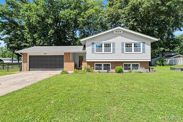 607 N 10th St, Mascoutah, IL 62258 | MLS# 26032774