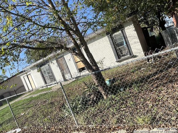 1523 CABALLERO DR, San Antonio, TX 78224 | Estately 🧡 | MLS# 1655843