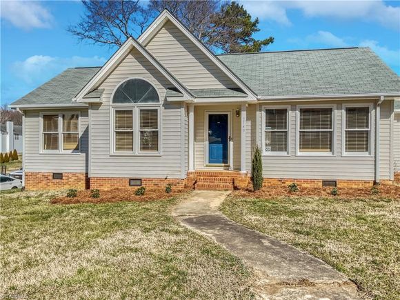 3749 Signet Dr, Winston Salem, NC 27101 | Estately 🧡 | MLS# 1133753