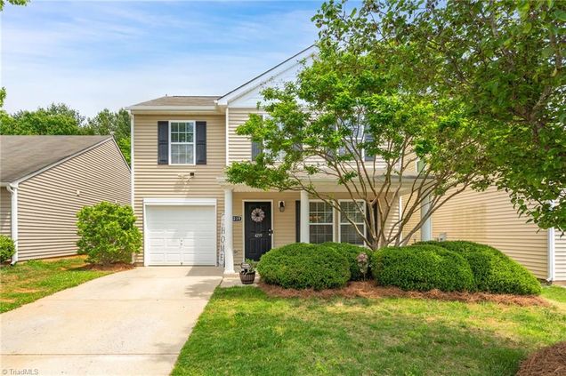 4239 Oak Pointe Dr, Winston Salem, NC 27105 | Estately 🧡 | MLS# 1141596