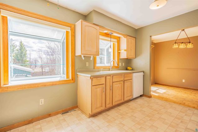 2510 Harvey St Duluth Mn 55811 Estately 🧡 Mls 6113117