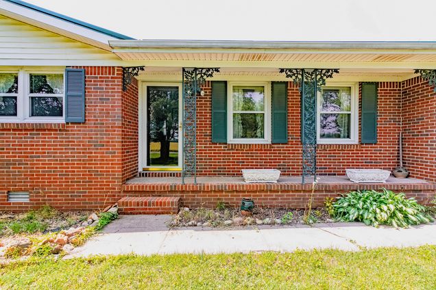 17649 Herndon Oak Grove Rd, Oak Grove, KY 42262 | Estately 🧡 | MLS# 2528112