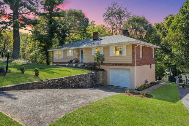 2731 Fawn RD SW, Roanoke, VA 24015 | Estately 🧡 | MLS# 902612