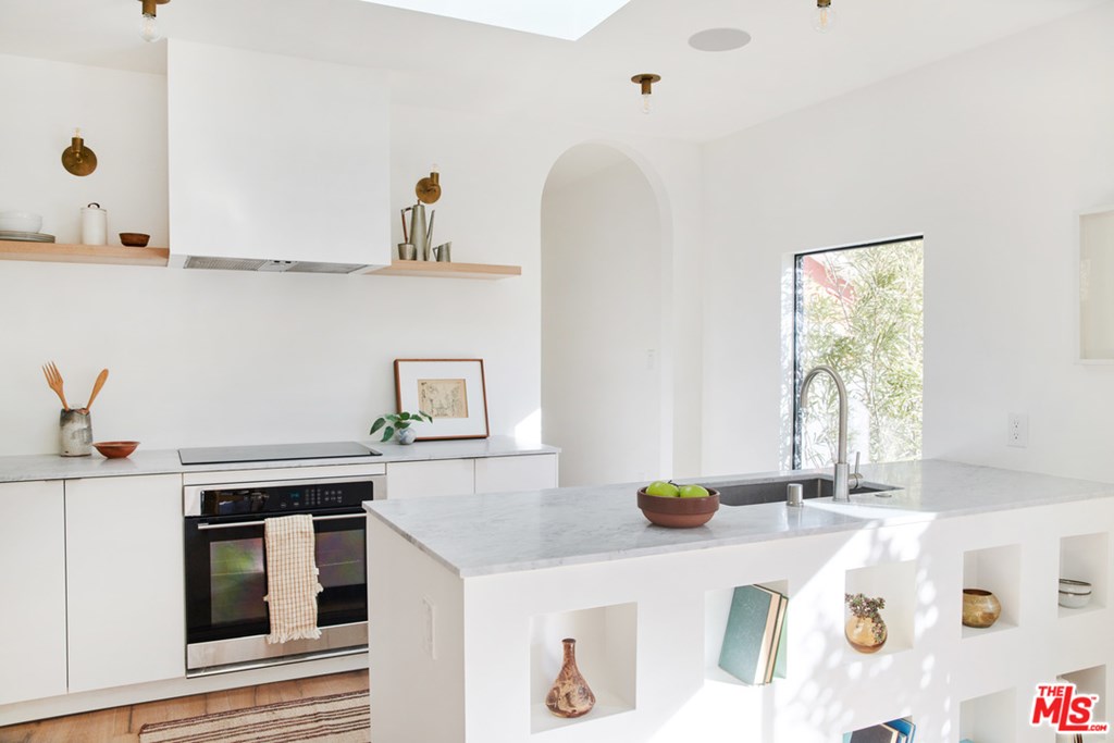 526 Eastview Dr, Los Angeles, CA 90042 | Estately 🧡 | MLS# 21675258