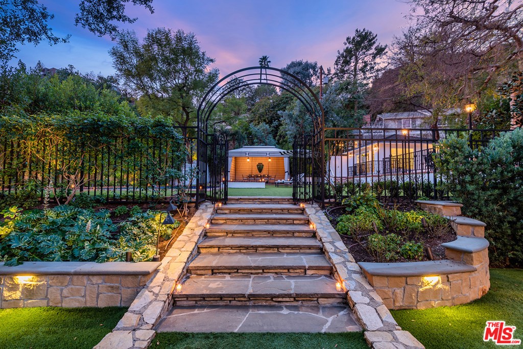 1721 Coldwater Canyon Dr, Beverly Hills, CA 90210 | Estately 🧡 | MLS ...