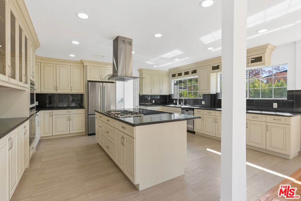 13765 W Sunset Blvd, Pacific Palisades, CA 90272 | Estately 🧡 | MLS ...