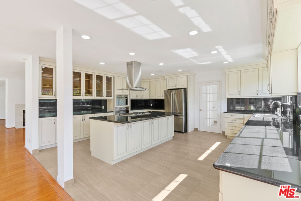 13765 W Sunset Blvd, Pacific Palisades, CA 90272 | Estately 🧡 | MLS ...