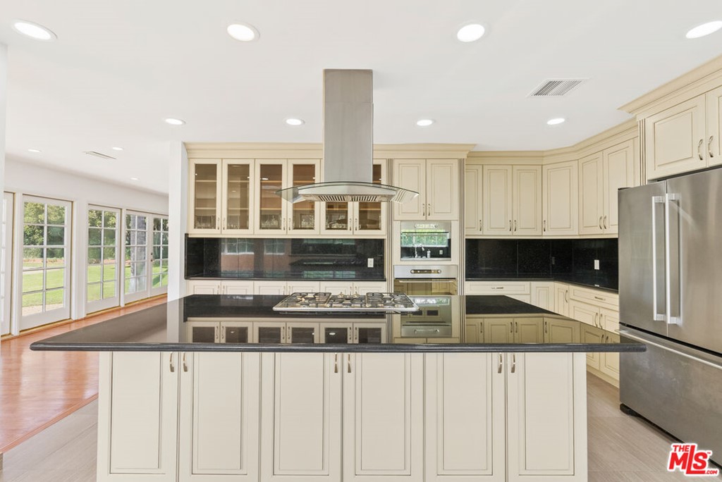 13765 W Sunset Blvd, Pacific Palisades, CA 90272 | Estately 🧡 | MLS ...