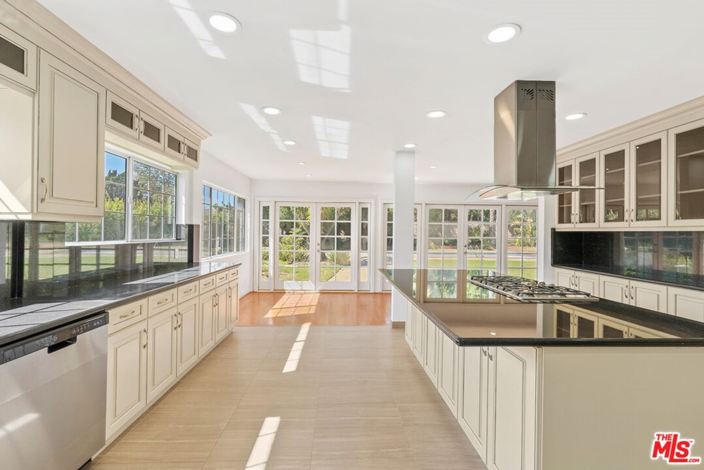 13765 W Sunset Blvd, Pacific Palisades, CA 90272 | Estately 🧡 | MLS ...