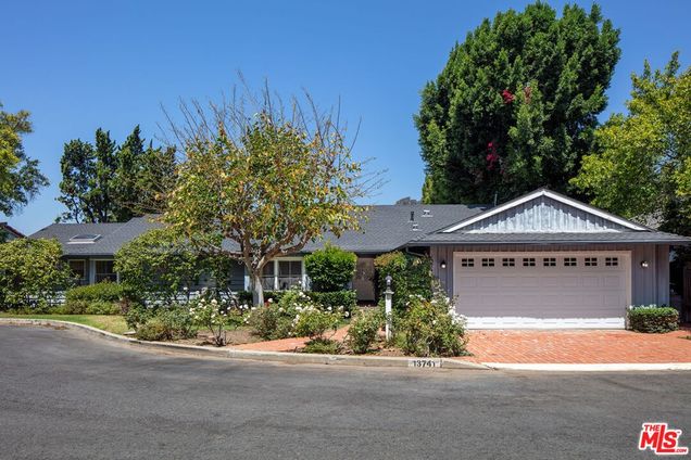 13741 Romany Dr, Pacific Palisades, CA 90272 | Estately 🧡 | MLS# 22175713