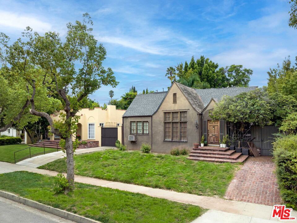 125 N Maple Dr, Beverly Hills, CA 90210 | Estately 🧡 | MLS# 23312487