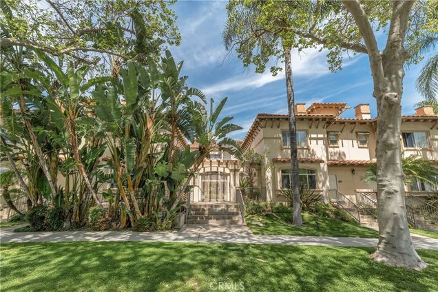 3003 W Riverside Dr #201, Burbank, CA 91505 | Estately 🧡 | MLS# BB24078374