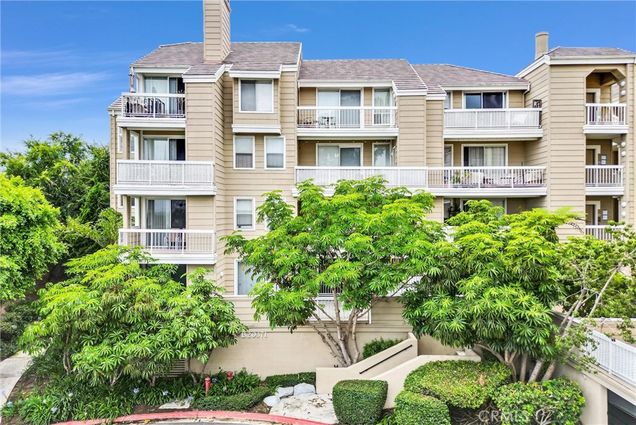 20371 Bluffside Cir #B-412, Huntington Beach, CA 92646 | Estately 🧡 ...