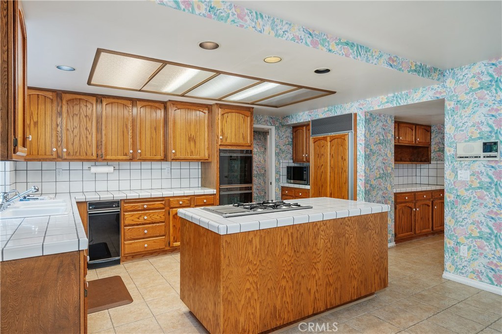 18268 Lake Encino Dr, Encino, CA 91316 | Estately 🧡 | MLS# SR26112684