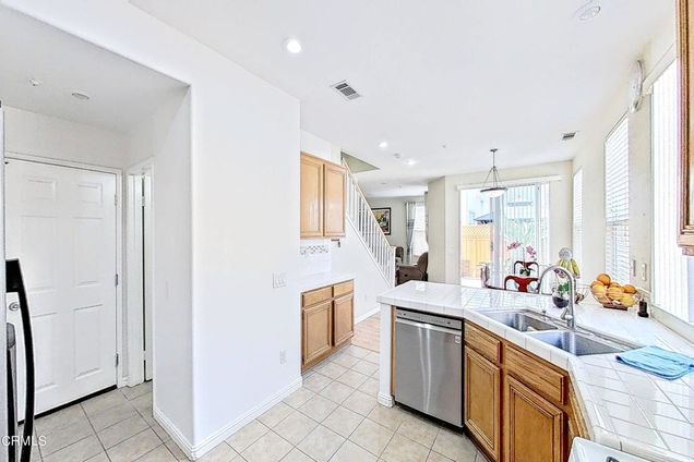 805 Noontide Way, Oxnard, CA 93035 | Estately 🧡 | MLS# V1-18085